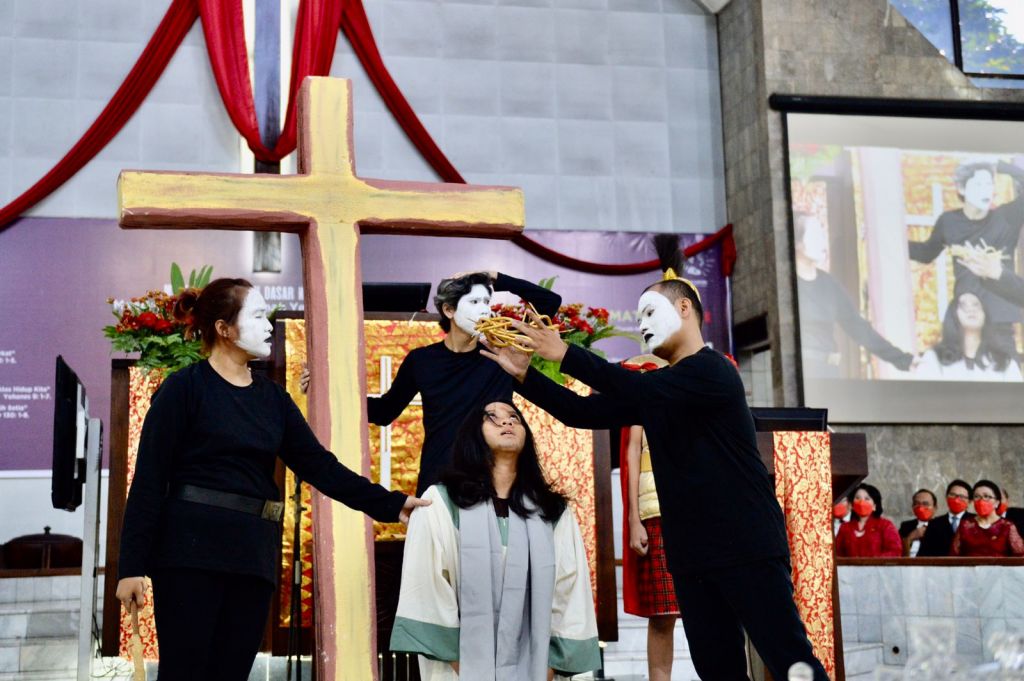 Mendekat dan Menyembah Yesus yang Bangkit (Matius 28:1-10) - GKJ ...